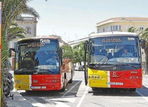 Aller à la plage en bus à Minorque? Horaires et tarifs (MAJ 2024)