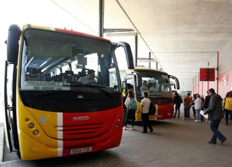 Aller à la plage en bus à Minorque? Horaires et tarifs (MISE A JOUR 2019)